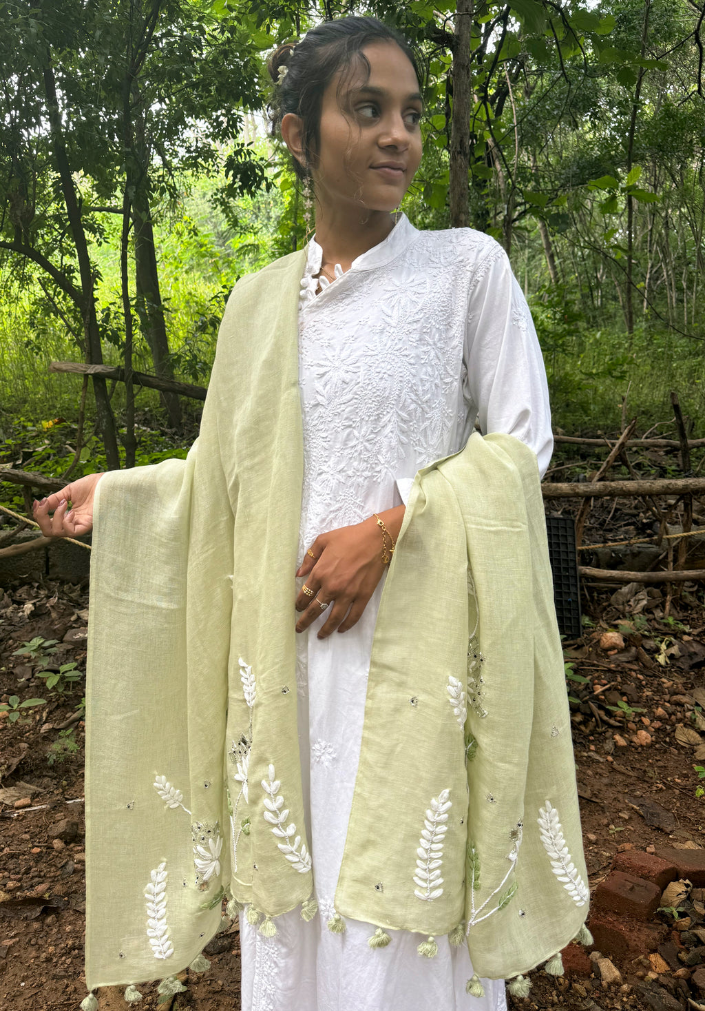Explore Beautiful Linen stoles Online | Madhurya Collection – madhurya.com